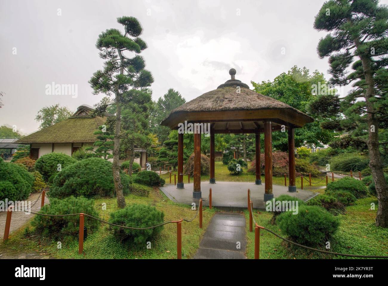 It's a little rainy in the Japanese garden in Hamburg - a gazebo with a ...