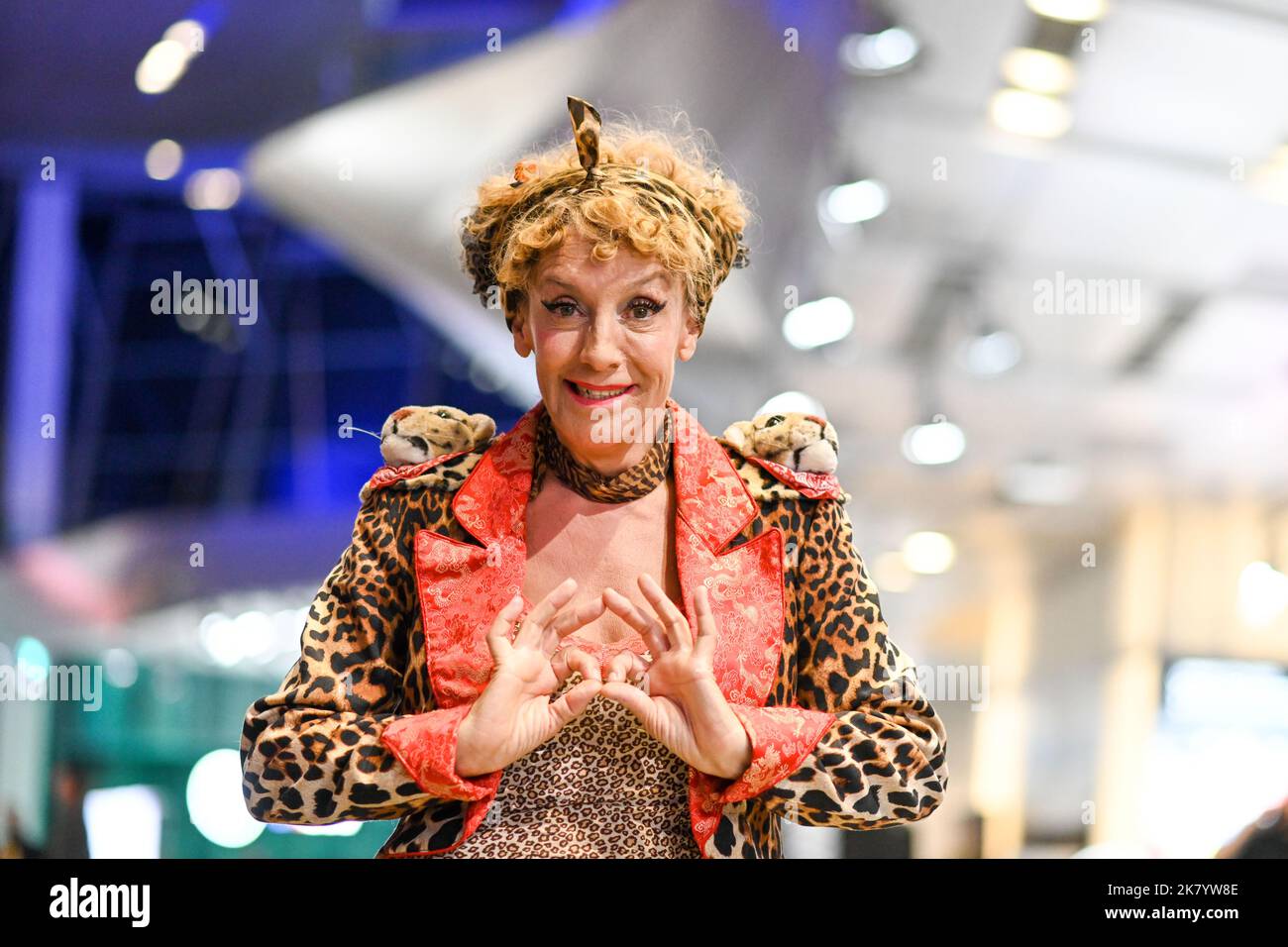 Munich, Germany. 19th Oct, 2022. Actress Sissi Perlinger at the "Blauer ...