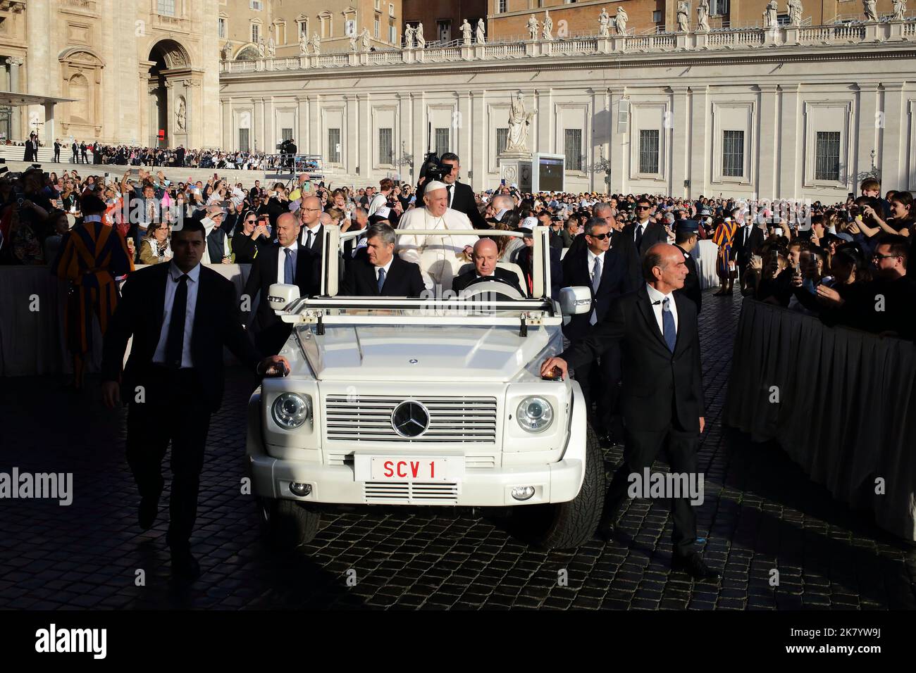 Mercedes benz pope mobile hi-res stock photography and images - Alamy