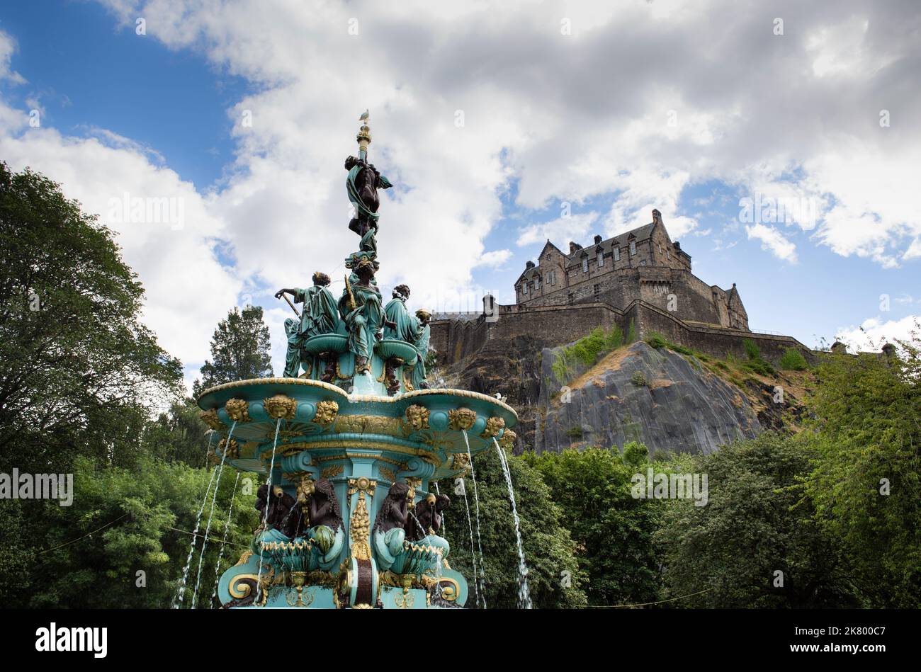 Ross Fountain cast iron fountain and Edinburgh Castle Stock Photo - Alamy