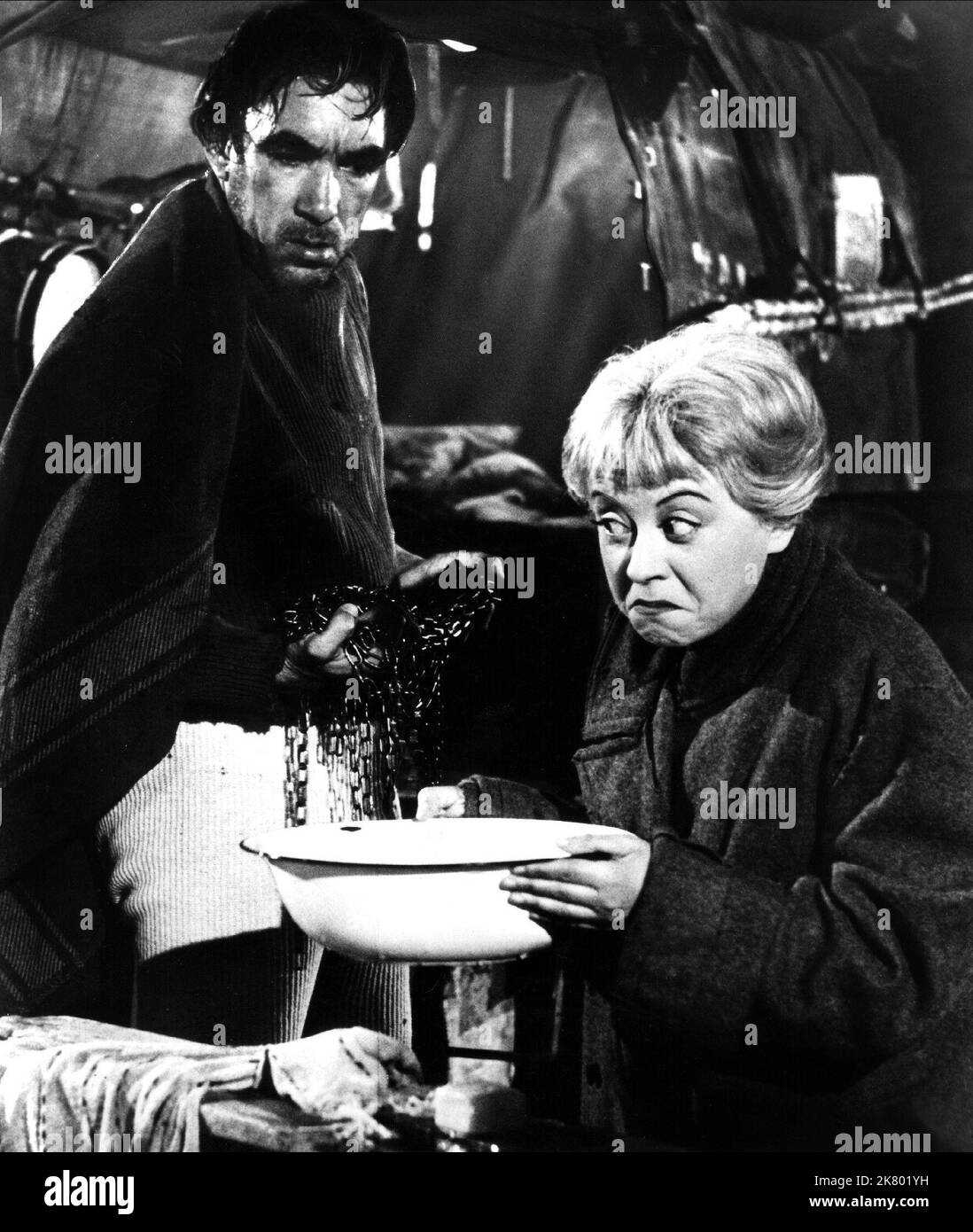 Anthony Quinn & Giulietta Masina Film La Strada (1956) Characters ...