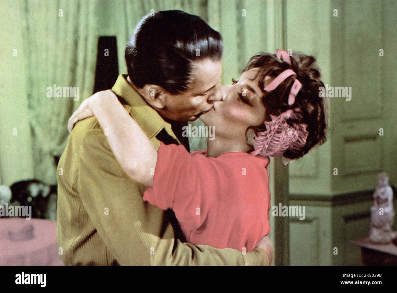 Frank Sinatra & Gina Lollobrigida Film: Never So Few (1959) Characters ...