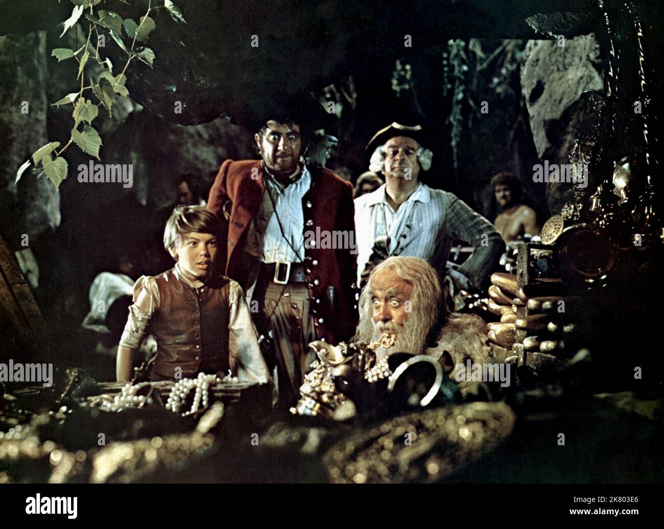 Bobby Driscoll, Robert Newton & Geoffrey Wilkinson Film Treasure Island ...
