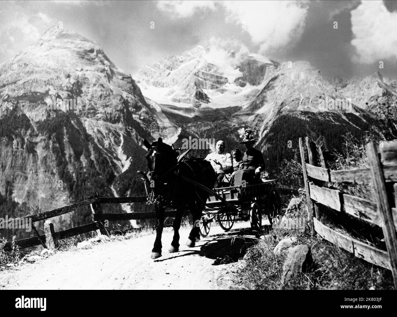 Elsie Attenhofer & Elsbeth Sigmund Film: Heidi (CH 1952) Characters ...