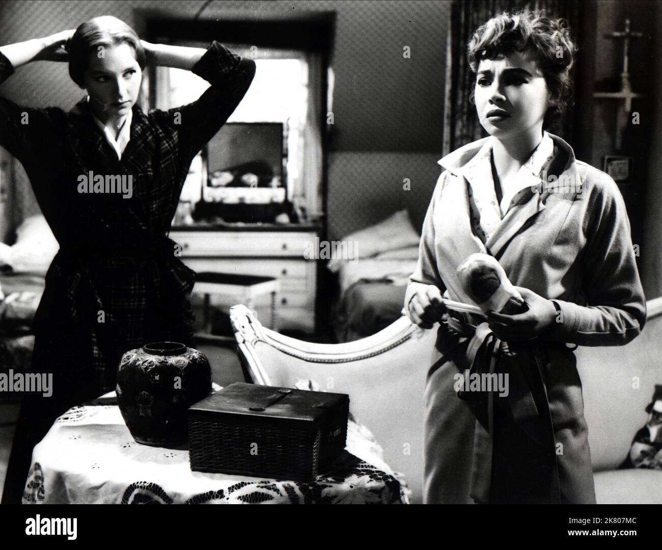 Taina Elg & Leslie Caron Film: Gaby (USA 1956) Characters: Gaby, Elsa ...