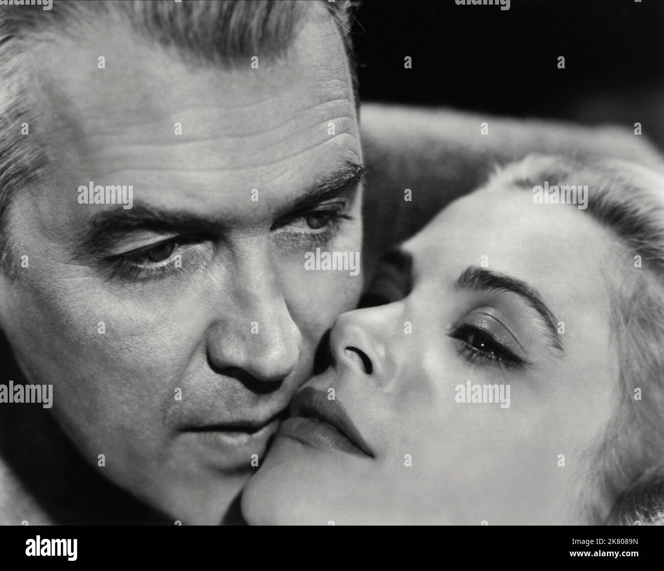James Stewart & Grace Kelly Film: Rear Window (USA 1954) Characters: L ...
