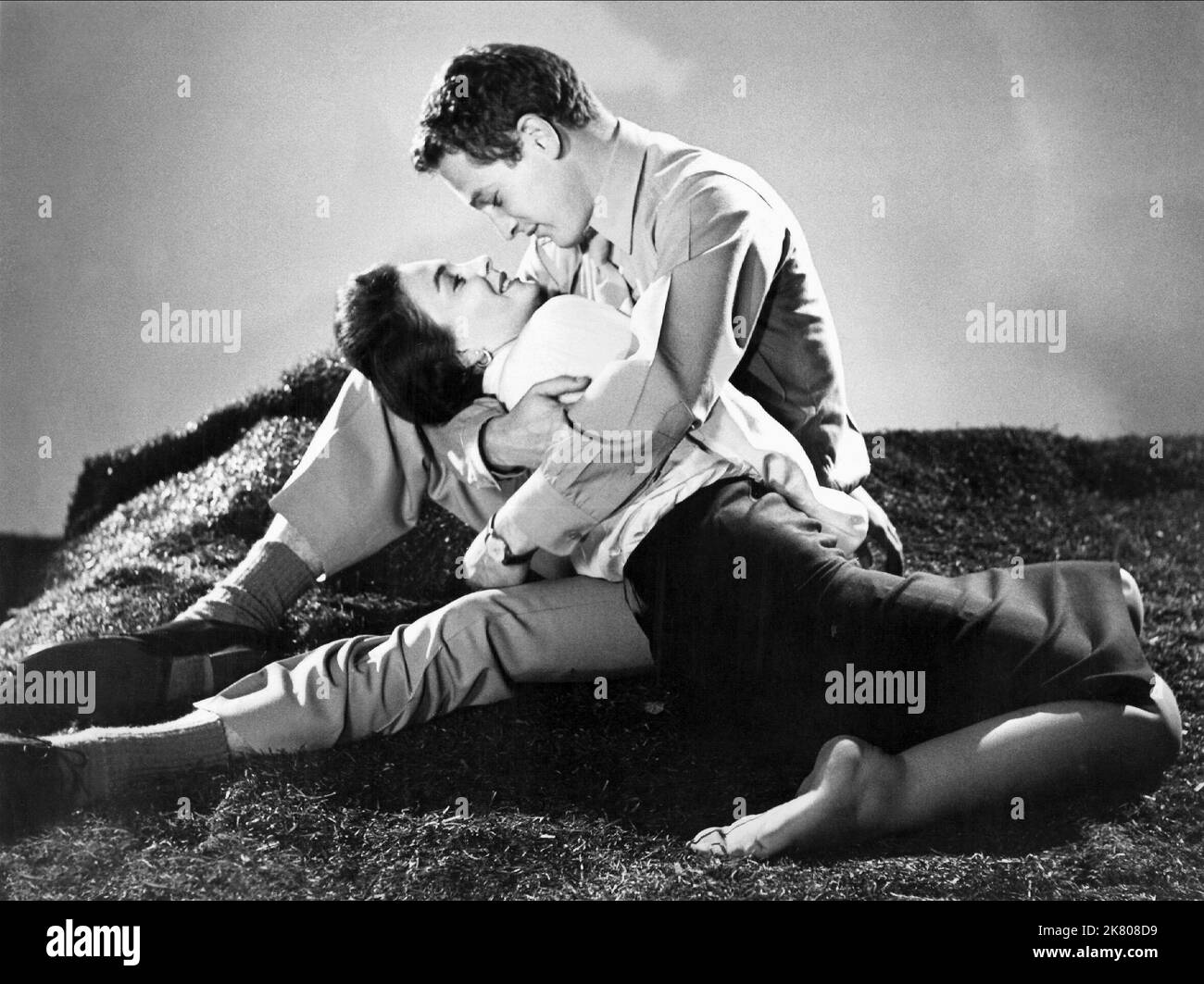 Jean Simmons & Paul Newman Film Until They Sail (USA 1957) Characters: Barbara Leslie Forbes ...
