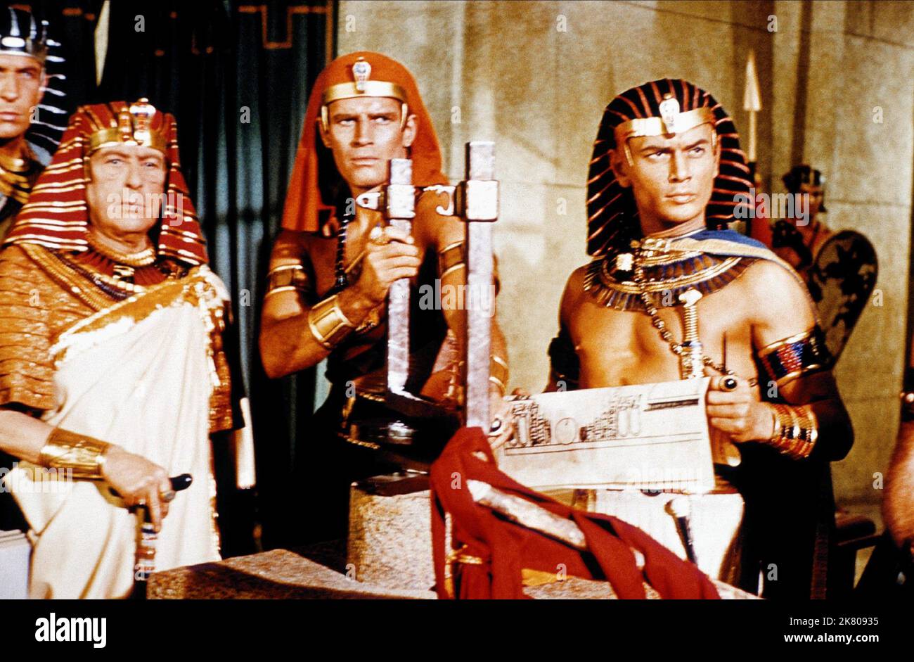 The ten commandments 1956 yul brynner hi-res stock photography and ...