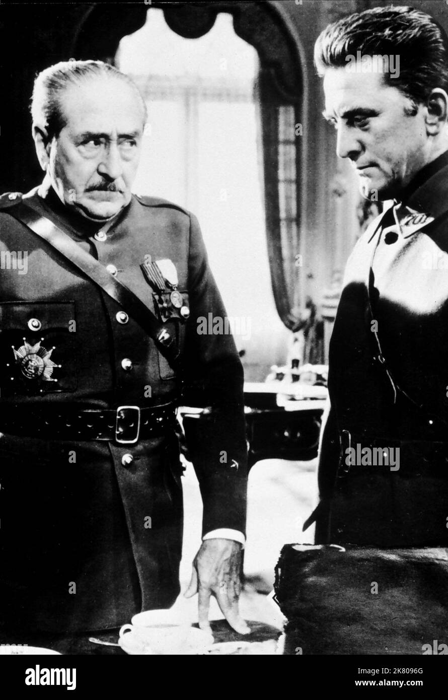 Adolphe Menjou & Kirk Douglas Film: Paths Of Glory (USA 1957 ...