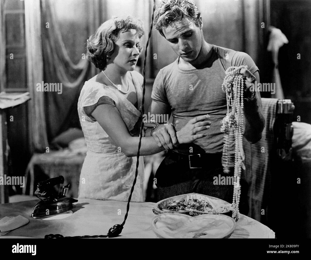 Kim Hunter & Marlon Brando Film: A Streetcar Named Desire (USA 1951 ...