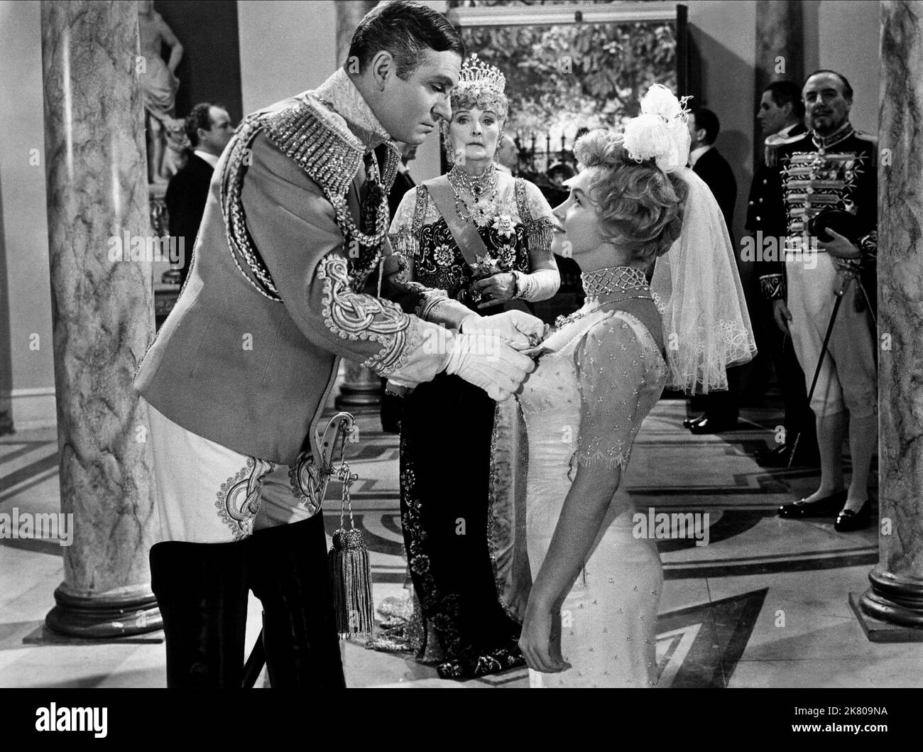 Laurence Olivier & Marilyn Monroe Film: The Prince And The Showgirl ...