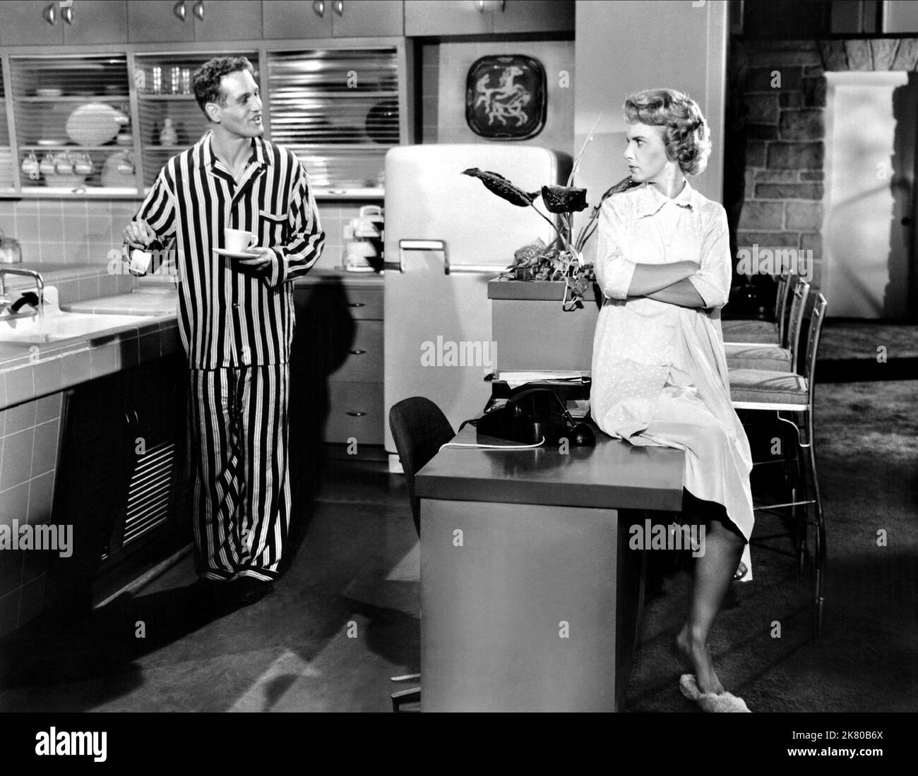 Paul newman joanne woodward 1950s hi-res stock photography and images ...