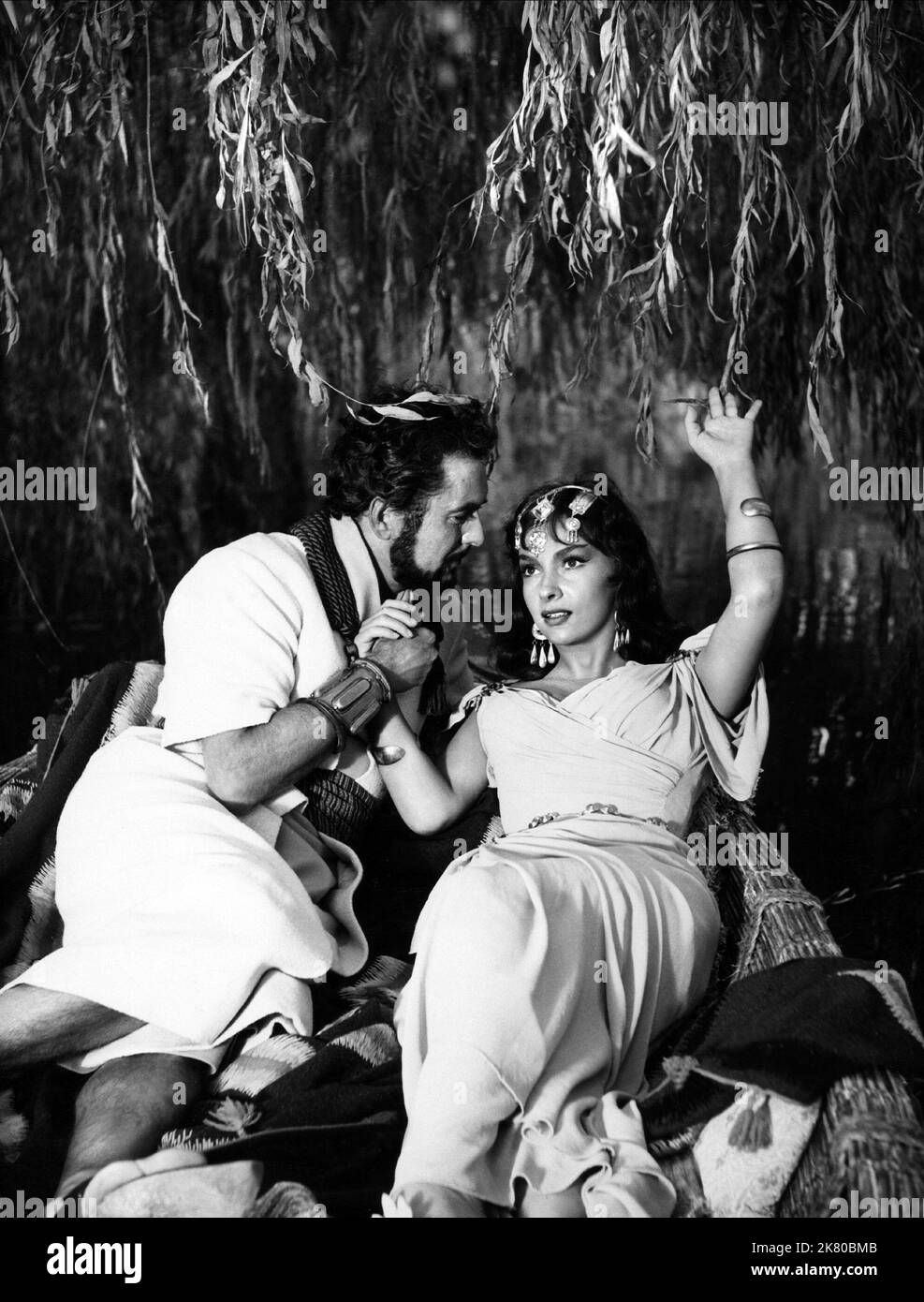 Tyrone power solomon and sheba Black and White Stock Photos & Images ...