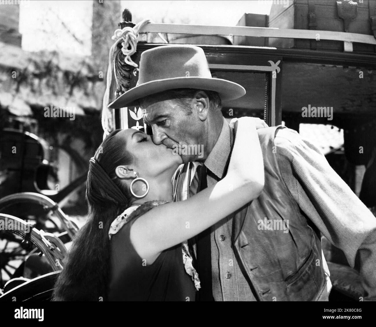 Sara Montiel & Gary Cooper Film Vera Cruz (1954) Characters: Nina ...