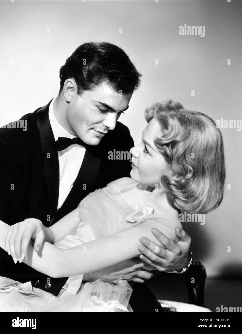 John Saxon & Sandra Dee Film The Reluctant Debutante (USA 1958 ...