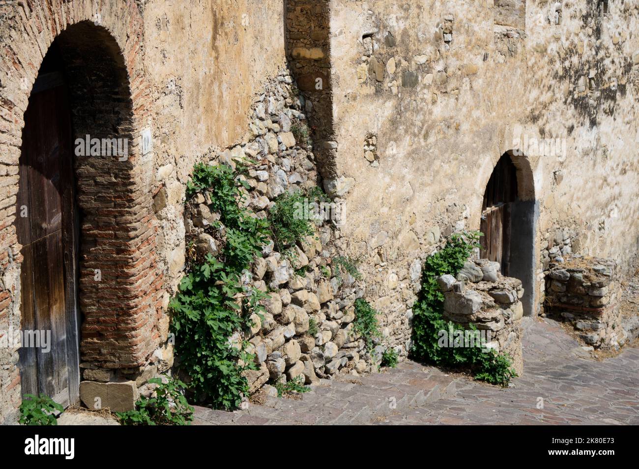 Rocca Imperiale: un paese nella provincia di Cosenza. Un paese ...