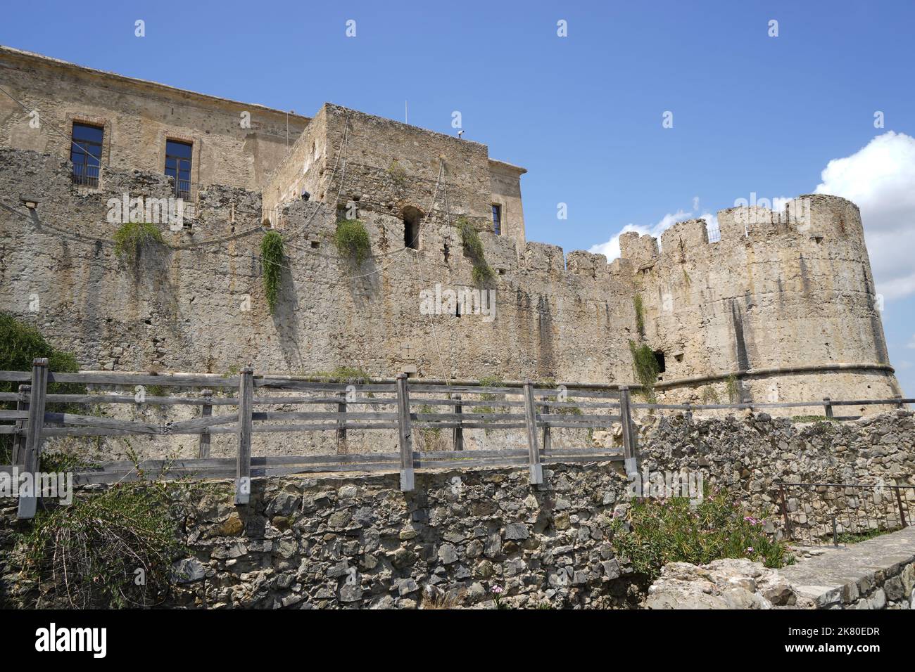 Rocca Imperiale: un paese nella provincia di Cosenza. Un paese ...