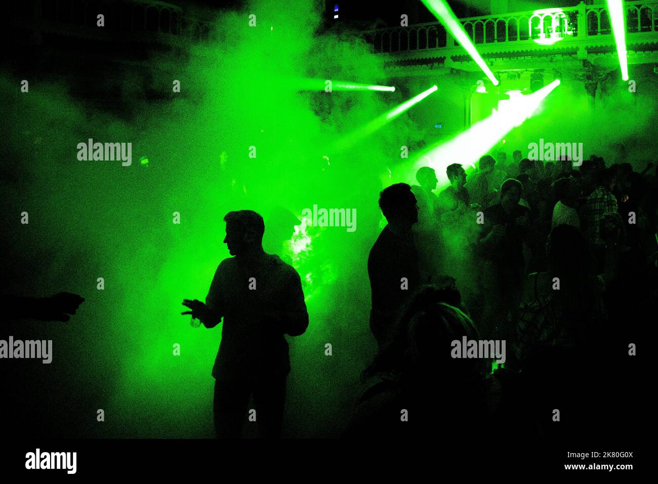 2022-10-20 00:01:34 AMSTERDAM - Audience during a performance by DJ ...