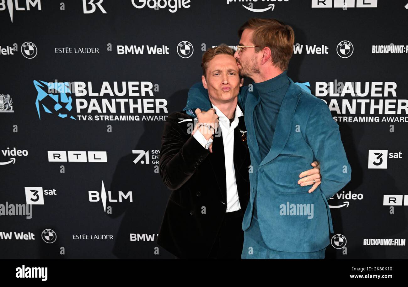 Munich, Germany. 19th Oct, 2022. Actor Matthias Schweighöfer (l) and ...