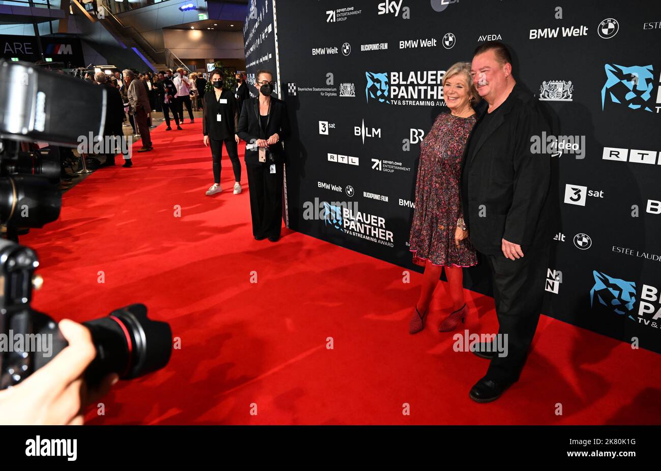 Munich, Germany. 19th Oct, 2022. Actress Jutta Speidel (l) and actor ...