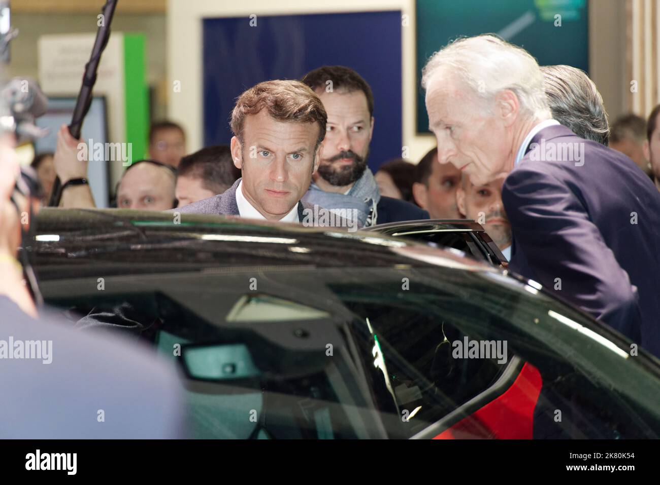 Paris, France. 17th Oct, 2022. French President Emmanuel Macron attends ...