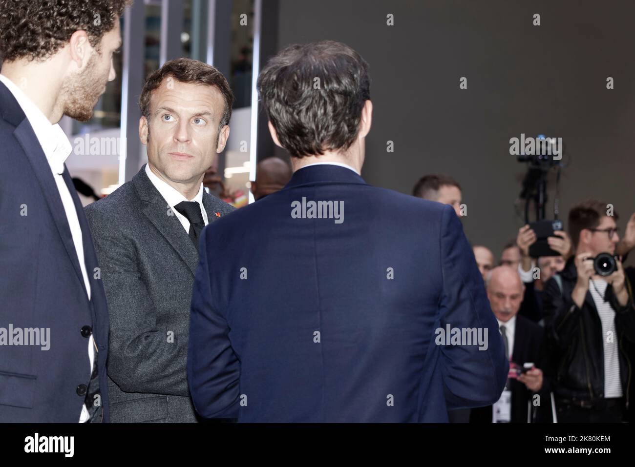 Paris, France. 17th Oct, 2022. French President Emmanuel Macron attends ...