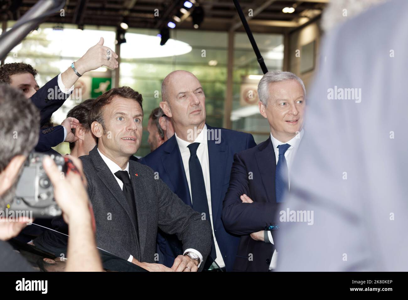 Paris, France. 17th Oct, 2022. French President Emmanuel Macron attends ...