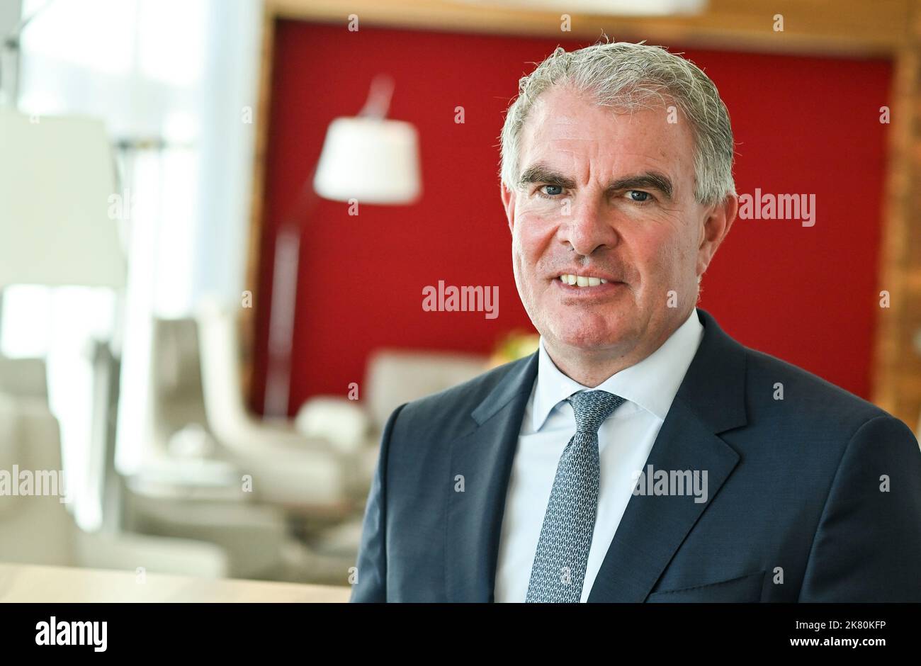 PRODUCTION - 17 October 2022, Berlin, Schönefeld: Lufthansa CEO Carsten ...