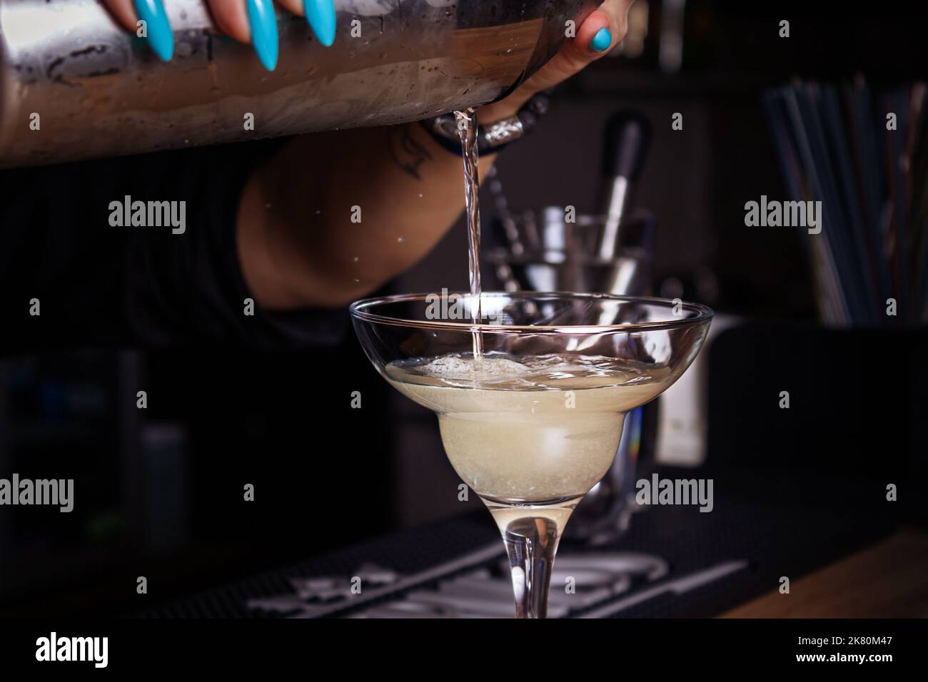 Vintage woman and cocktail glass hi-res stock photography and images - Alamy