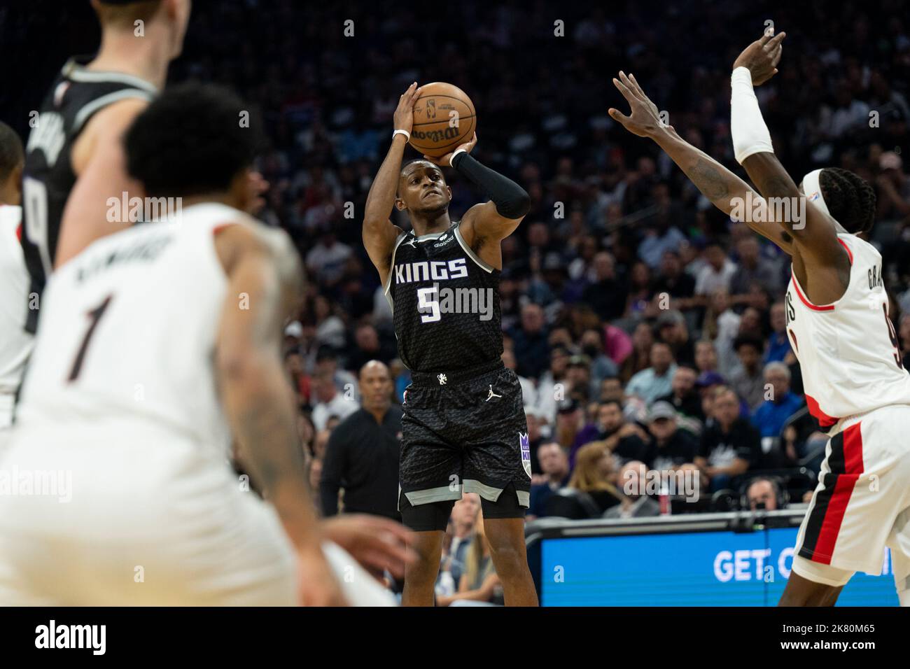 Sacramento, CA, USA. 19th Oct, 2022. Sacramento Kings guard De'Aaron Fox (5) shoots over the ...