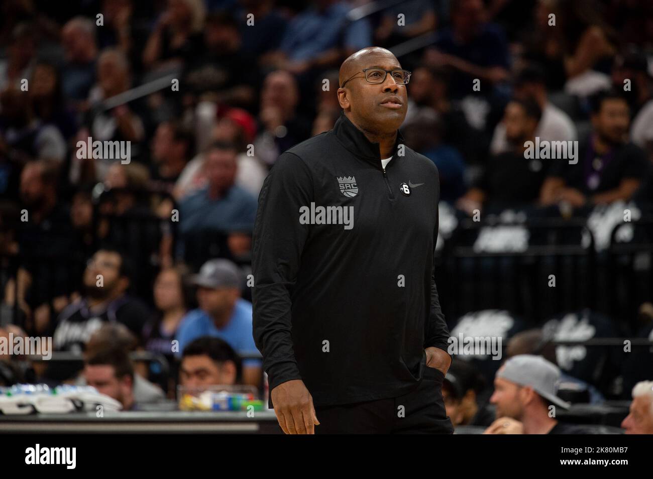 Sacramento, CA, USA. 19th Oct, 2022. Sacramento Kings coach Mike Brown ...