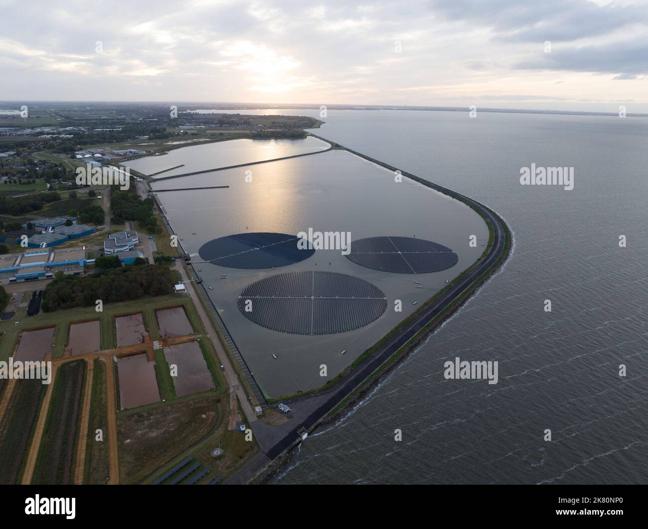 Floating rotating turnable solar panels. Large scale Sustainable energy ...