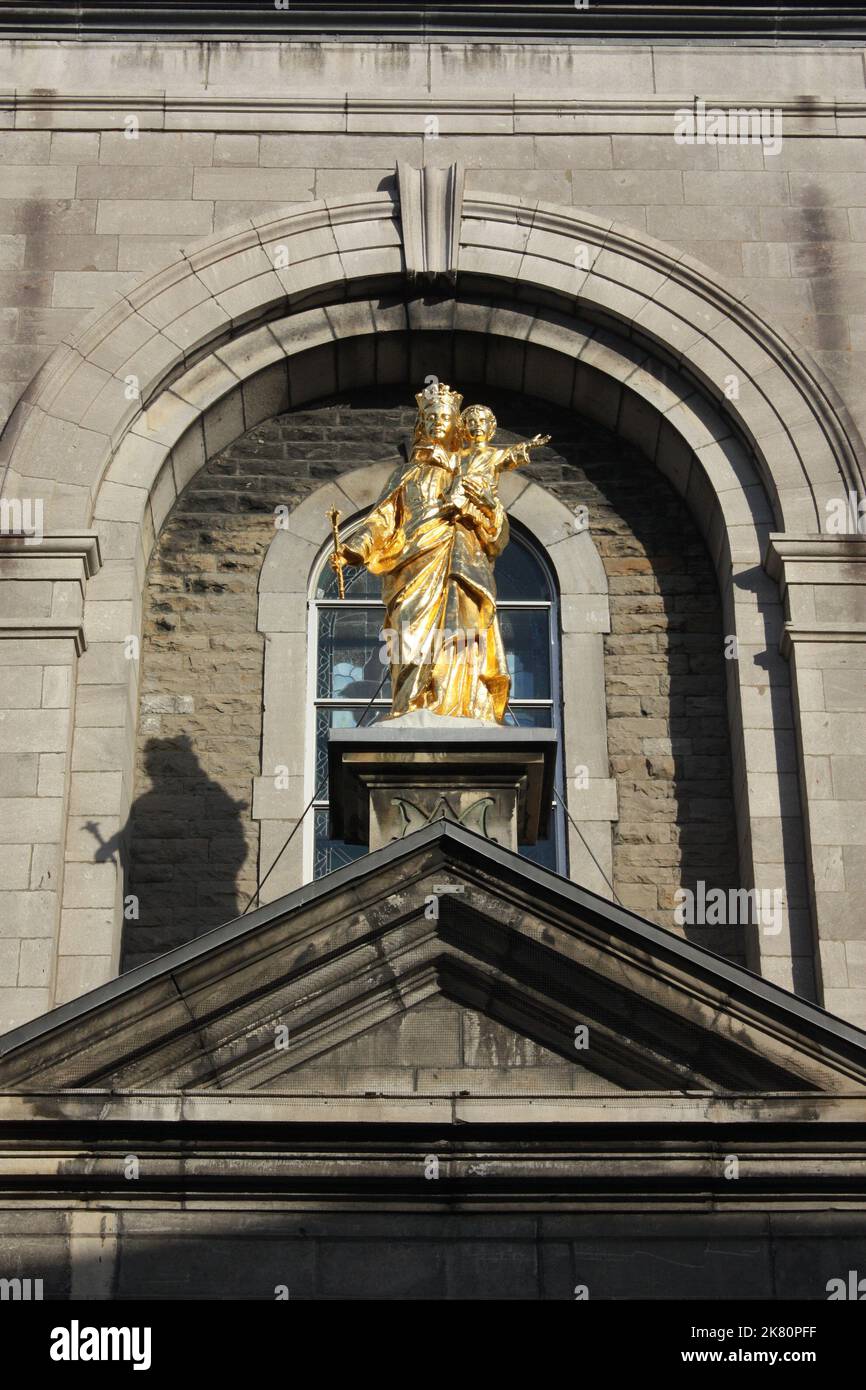 The statue of the Virgin and Child on the front of the Notre Dame de ...