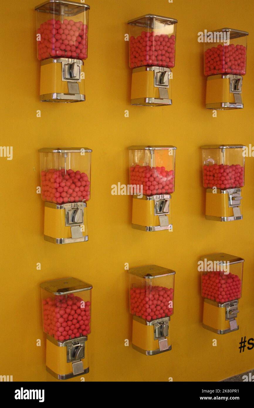 Bubble gum dispensers hi-res stock photography and images - Alamy