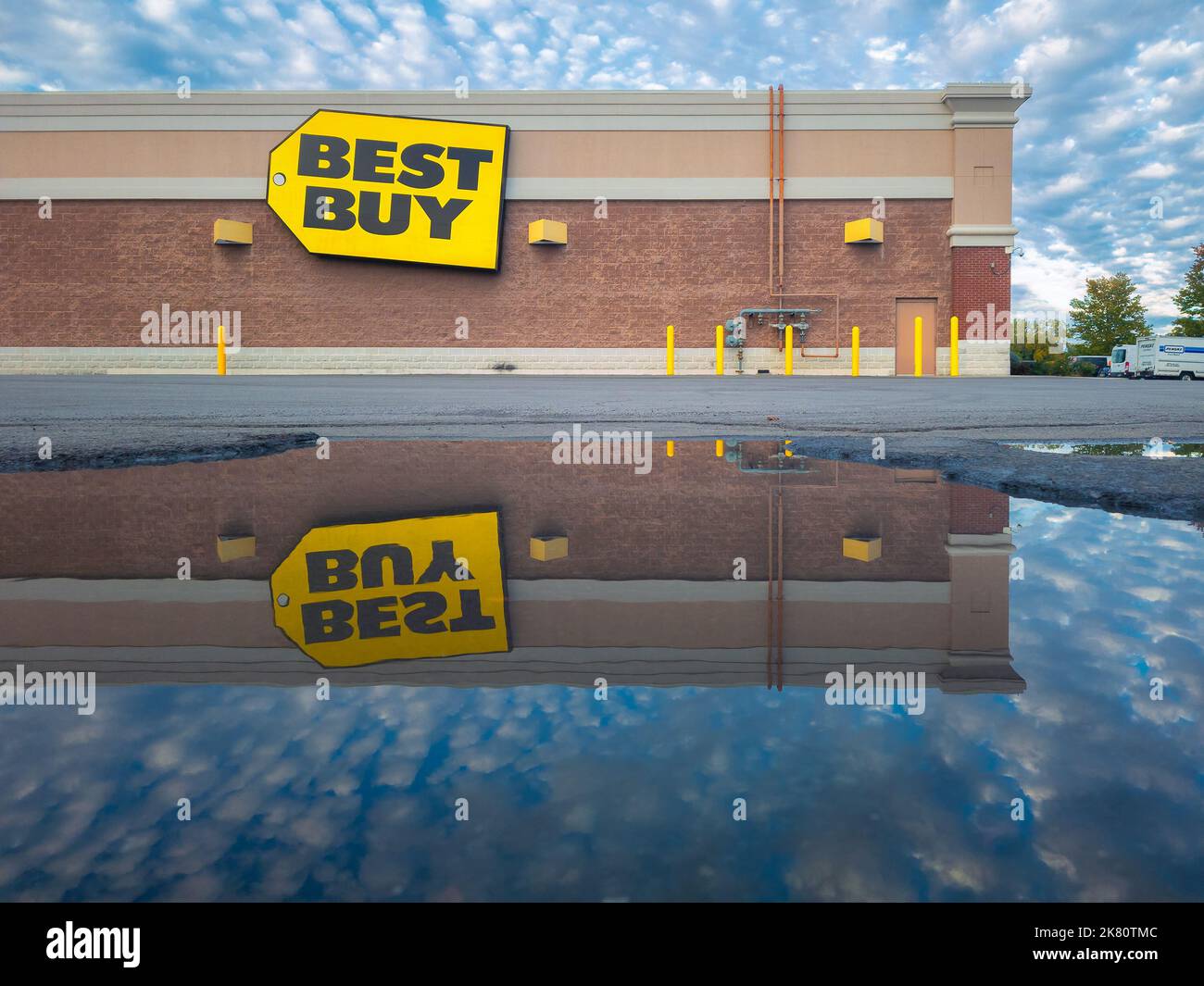 New Hartford, New York - Oct 1, 2022: Landscape Wide View of Best Buy ...