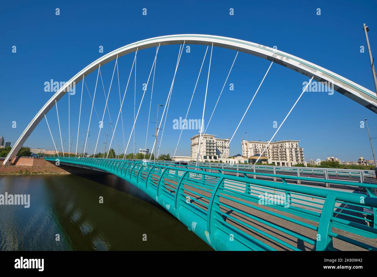 Curved suspension bridge hi-res stock photography and images - Alamy