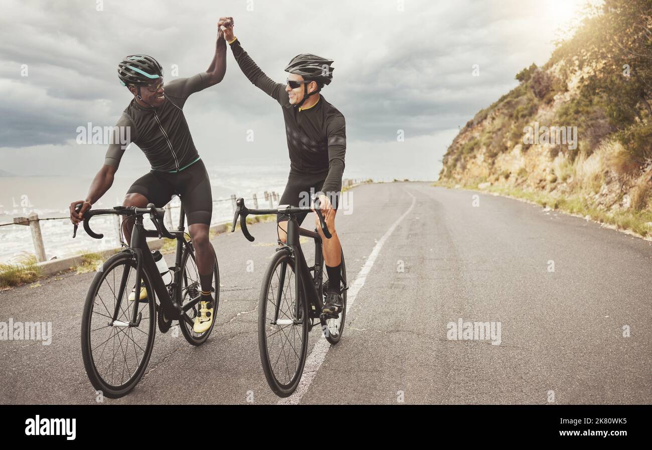 Bike riding with friends hi-res stock photography and images - Alamy