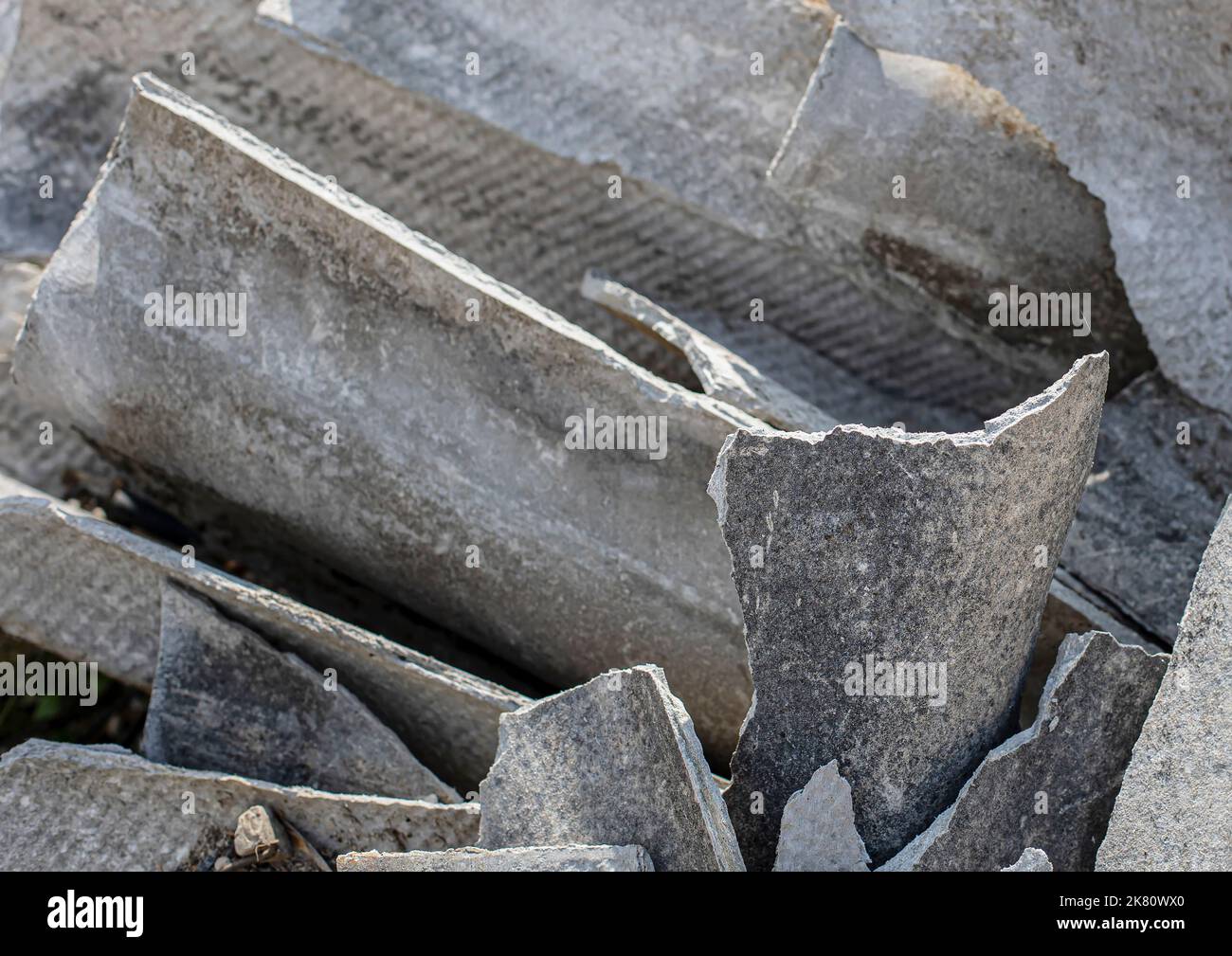 Deatil of broken asbestos slate Stock Photo - Alamy
