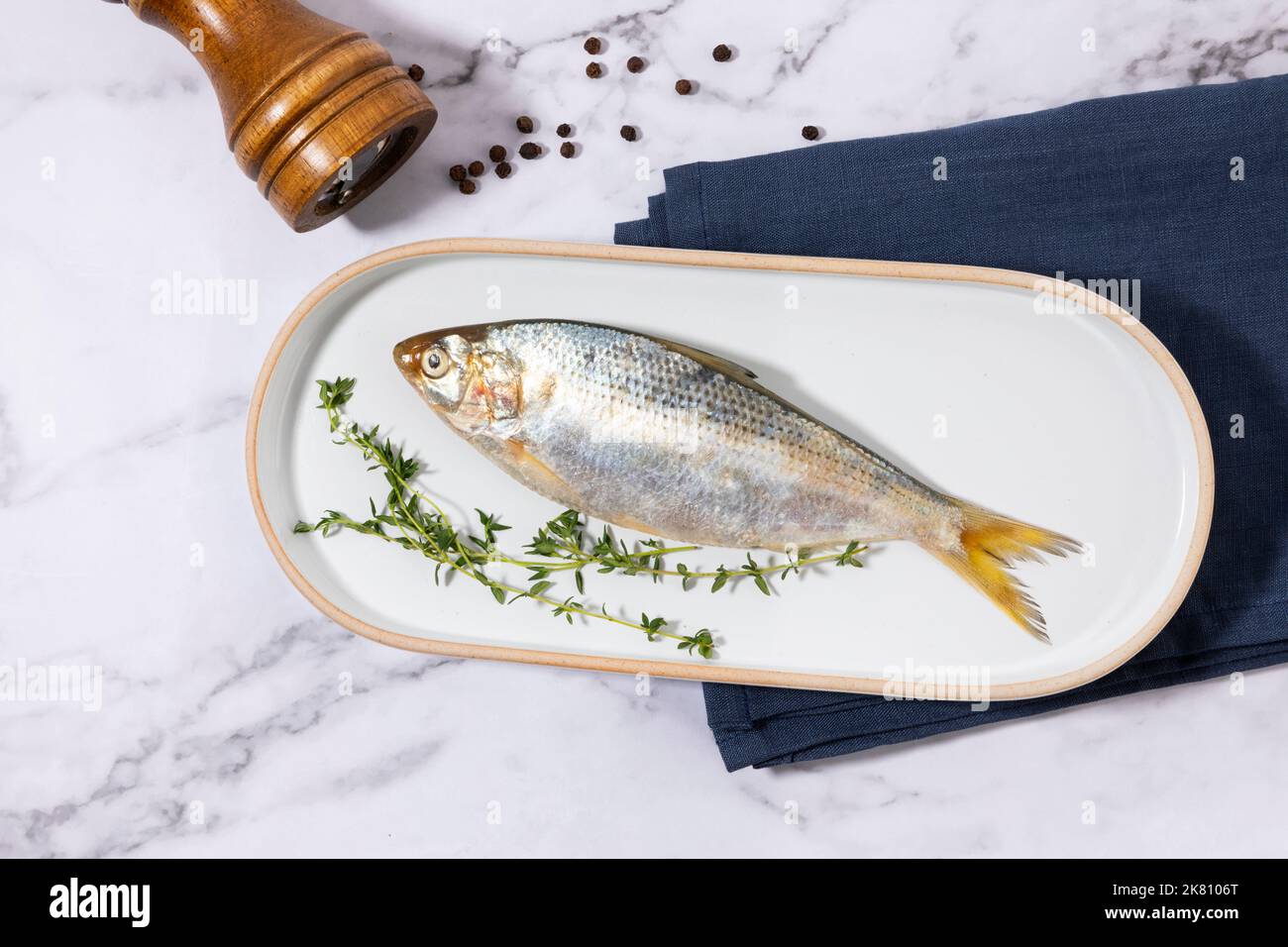 gizzard shad fish in a bowl Stock Photo - Alamy