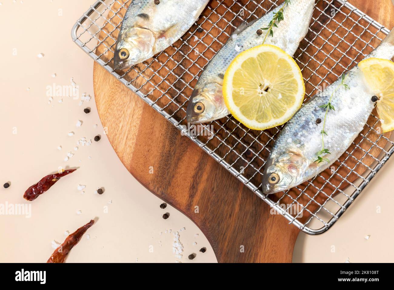 gizzard shad fish on a grill Stock Photo - Alamy