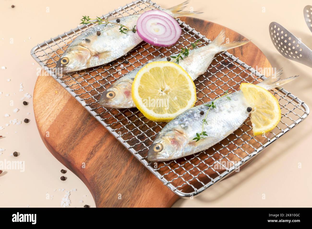 gizzard shad fish on a grill Stock Photo - Alamy