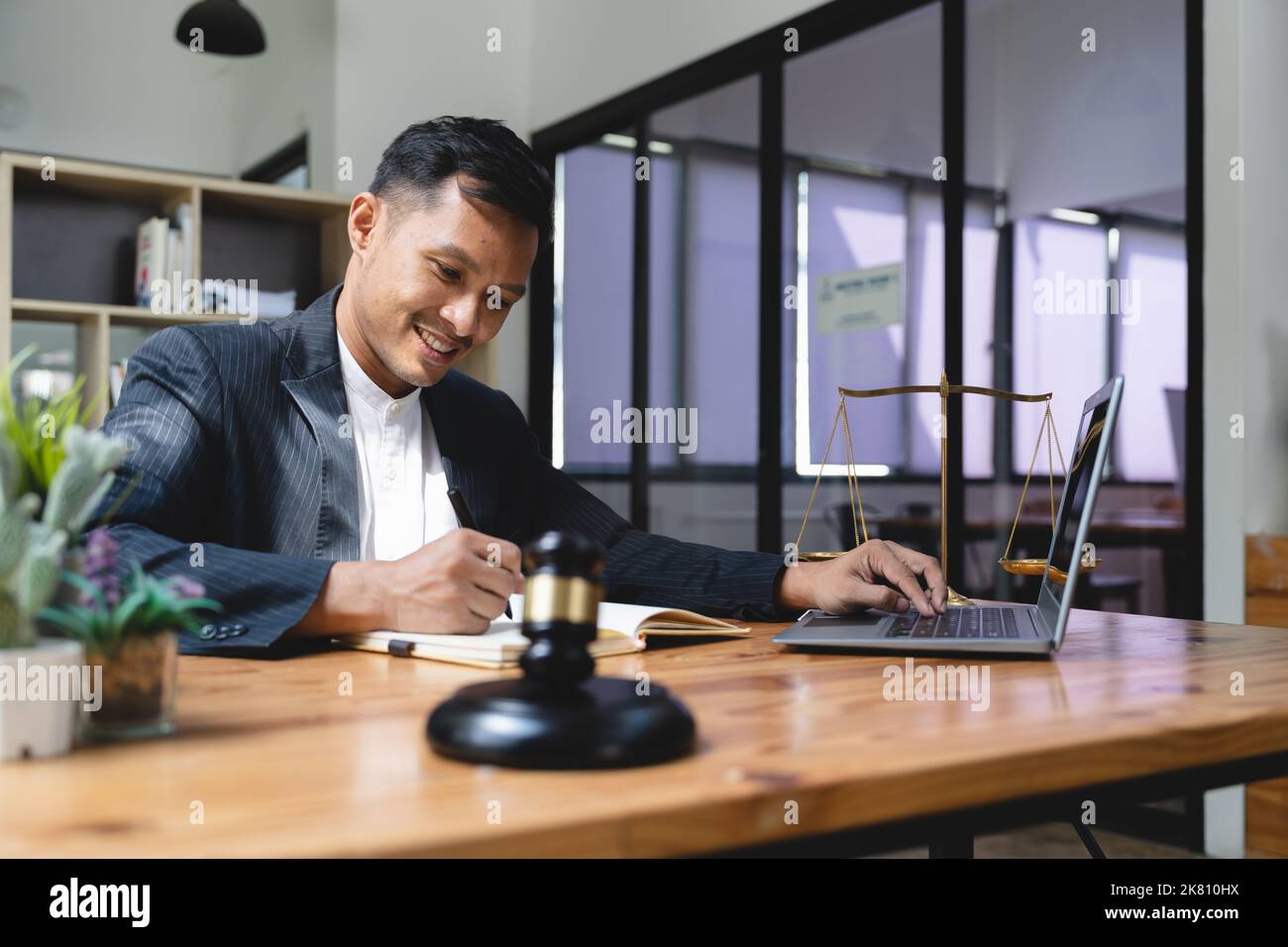 Lawyer in business suit using hi-res stock photography and images - Alamy