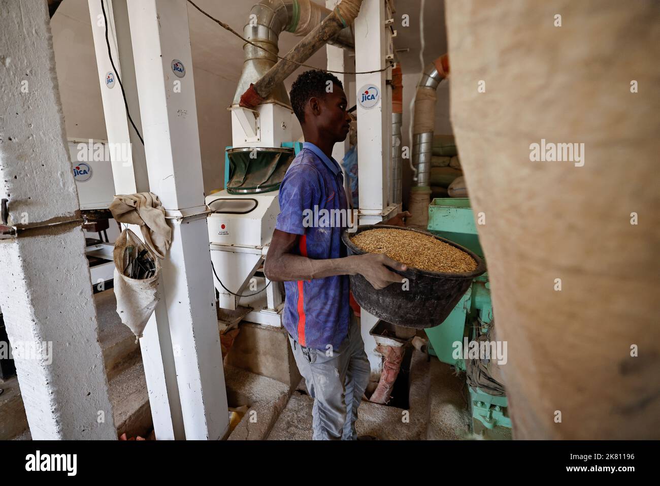 Rice loading india hi-res stock photography and images - Alamy