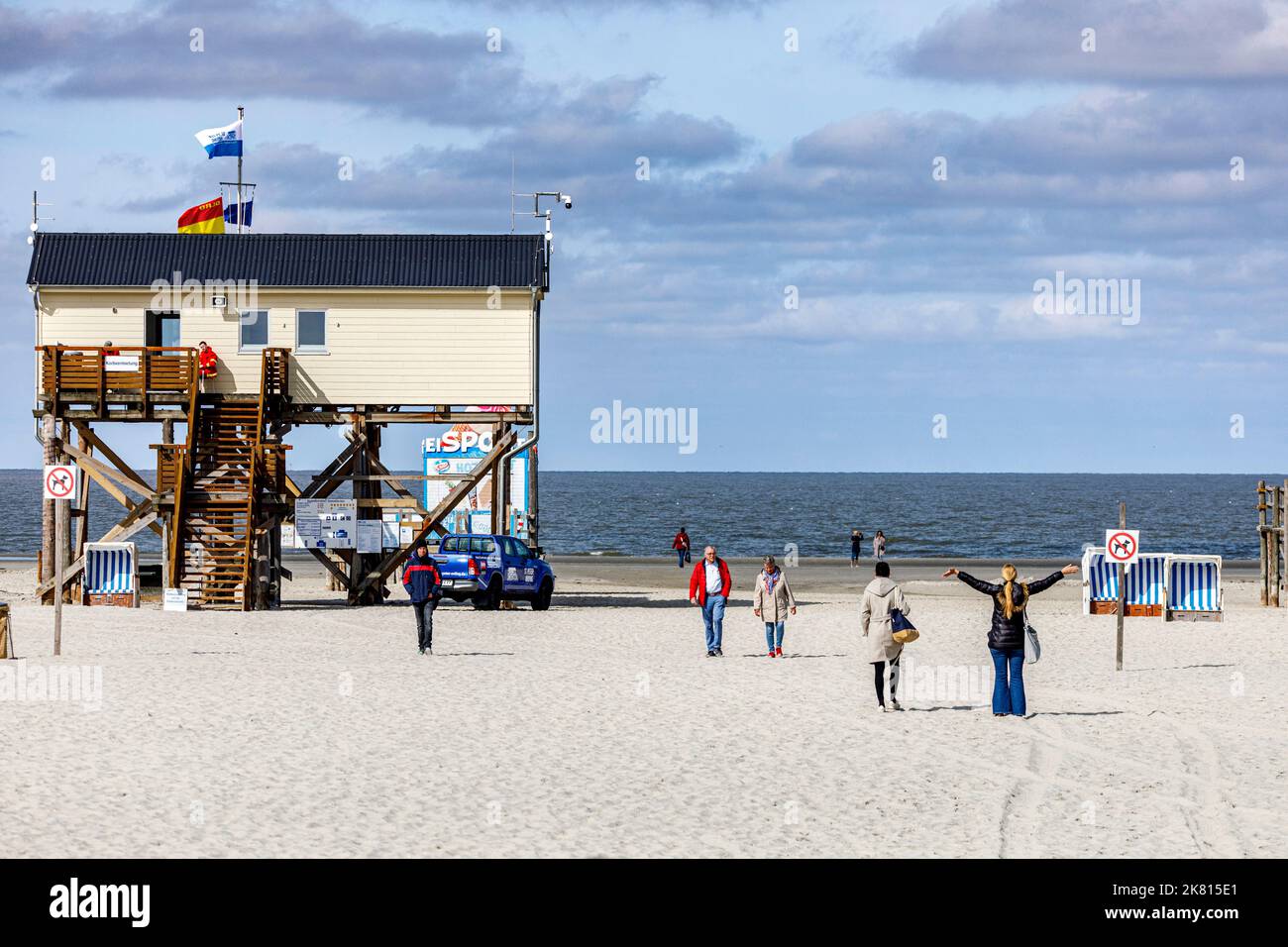 Wanderer am strand hi-res stock photography and images - Alamy