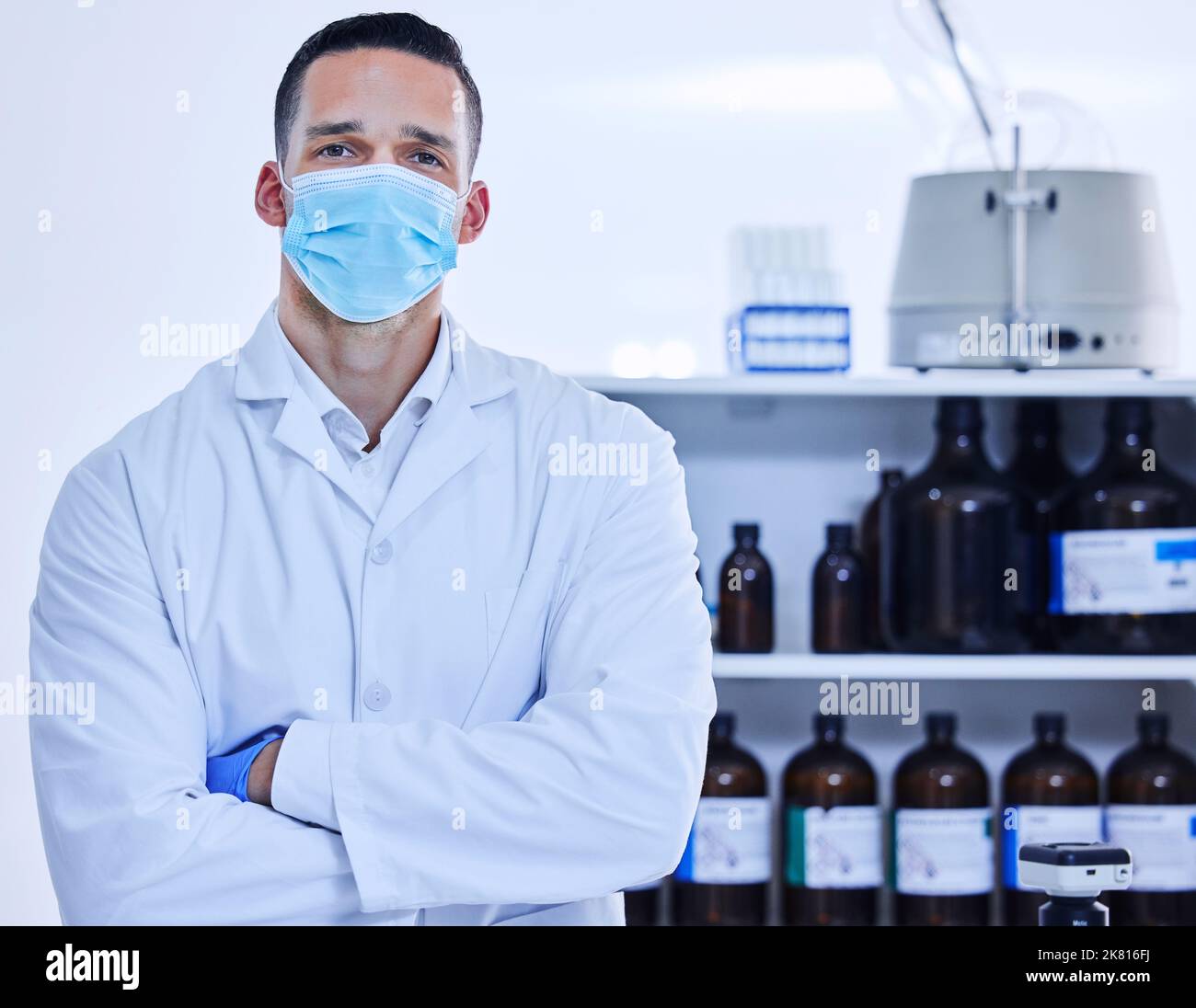 Lab scientist wearing exam gloves hi-res stock photography and images ...