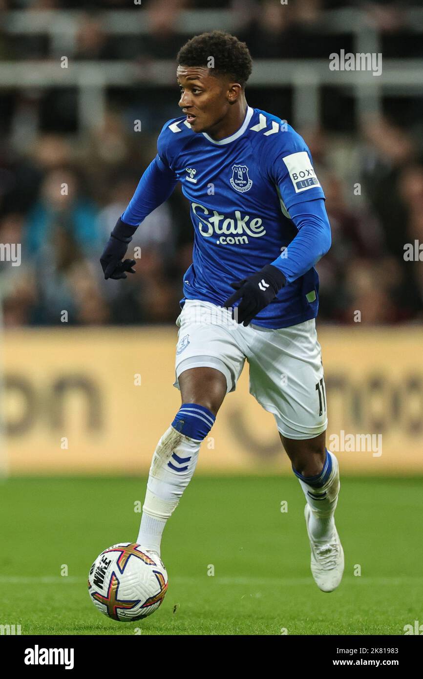 Demarai Gray #11 of Everton during the Premier League match Newcastle ...