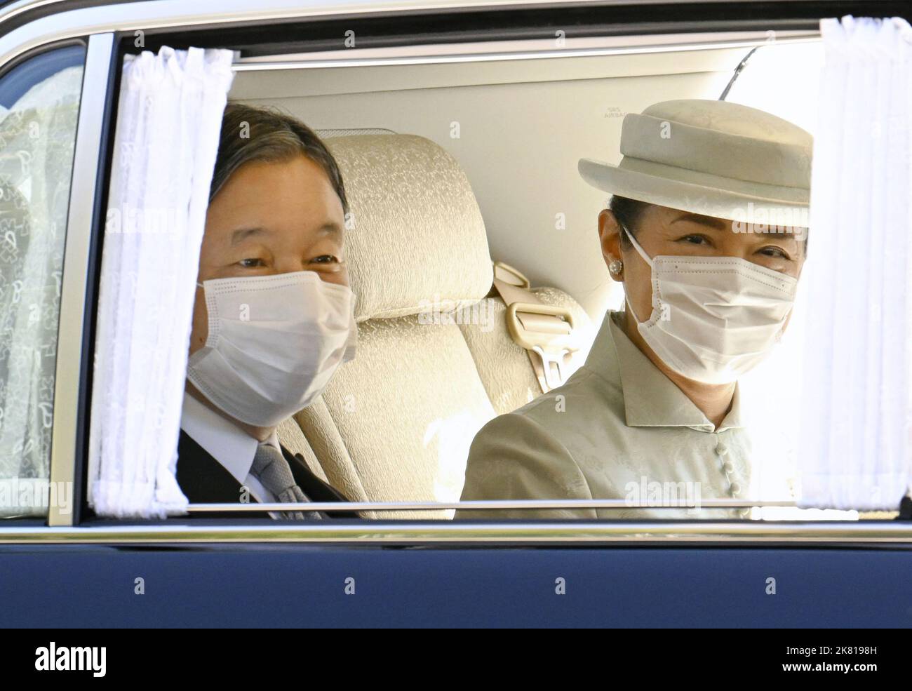 Tokyo, Japan. 20th Oct, 2022. Japanese Emperor Naruhito and Empress Masako enter the residence ...
