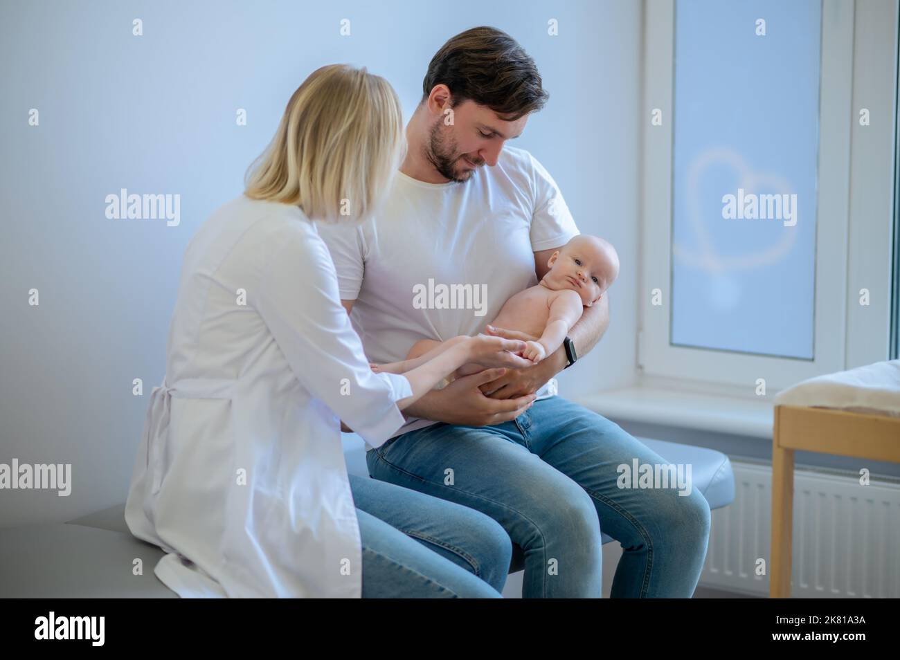 Male parent and a neonate in the pediatrician office Stock Photo - Alamy