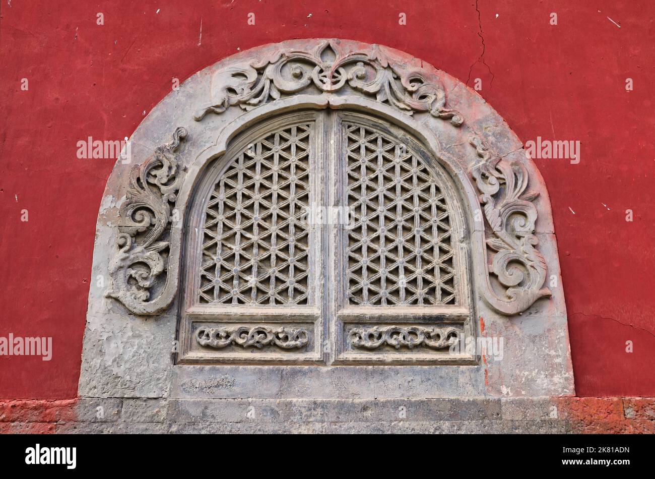 The minimalistic view of the wall of red Pudu temple in Beijing Stock ...