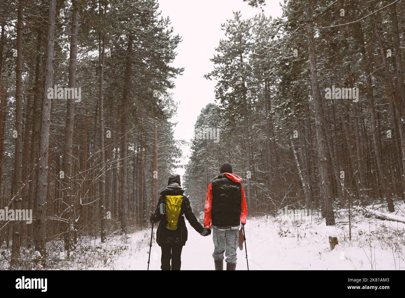 People trek through snow hi-res stock photography and images - Alamy